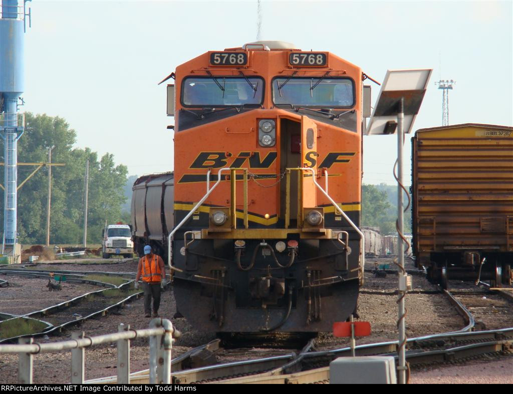 BNSF 5768
